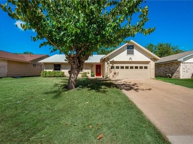 402 W Springdale Ln, Grand Prairie, TX 75052