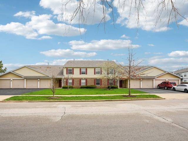 402 Woodview Cir Apt D, Elgin, IL 60120