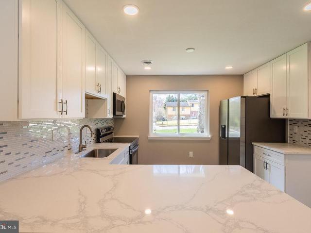 402 Warburton Oaks Drive