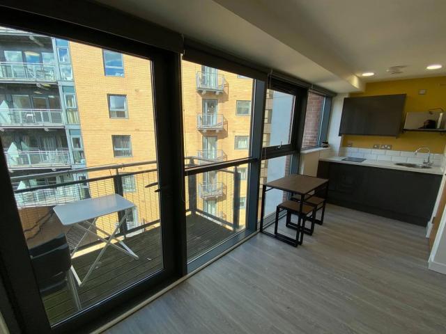 402 West One Cube, City Centre, S3