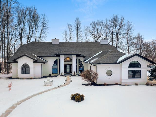 402 Wild Oak Dr, Manitowoc, WI 54220 | MLS #1962