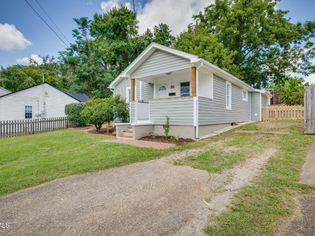 402 University Parkway