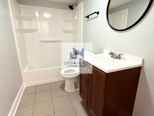 4034 South Prairie Avenue Unit 1S, 3 beds, 1 full bath