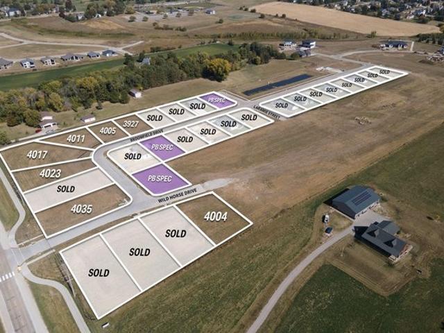 4035 Broomfield Dr, Cedar Falls, IA 50613