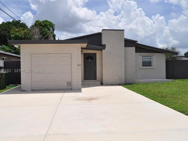 4035 E 2nd Ave, Hialeah, FL 33013