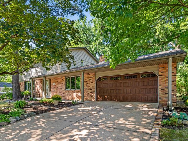 4035 Quaker Lane N
