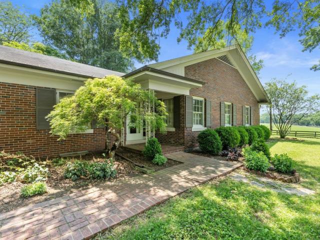 4036 N Cleveland Road, Lexington, US, KY