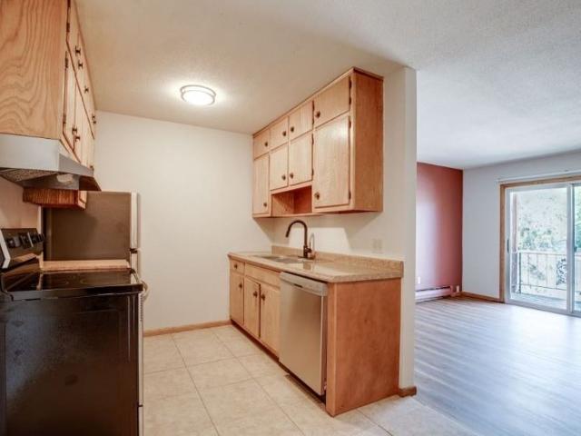4036 37th Ave. N Windsor Court 2 Bedroom Apartment for Rent at 4036 37th Ave N, Robbinsdale, MN 55422