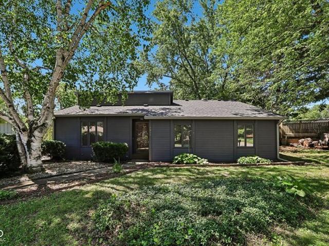 4037 Hillendale Dr, Greenwood, IN 46142