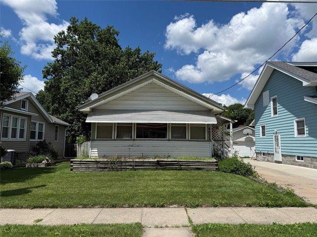 4037 Plainview Dr, Des Moines, IA 50311