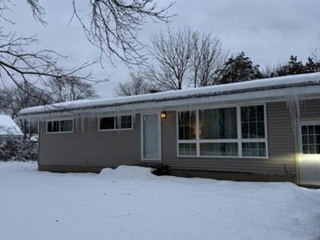 4038 S Quarterline Rd, Muskegon, MI 49444
