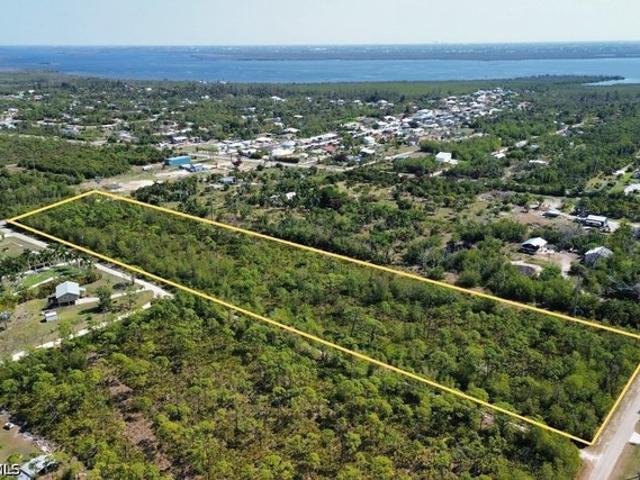 4031 Pinetree Blvd, Saint James City, FL 33956