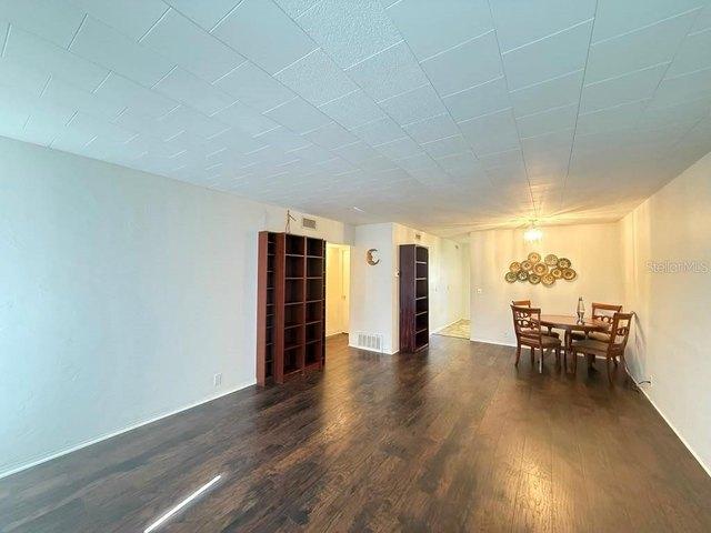 4032 57th St N Apt 264, Kenneth City, FL 33709