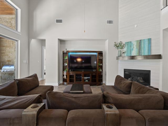 4033 Anderson Bluff Dr