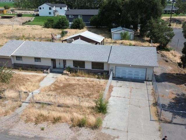 4033 Shorecrest Dr NE, Moses Lake, WA 98837