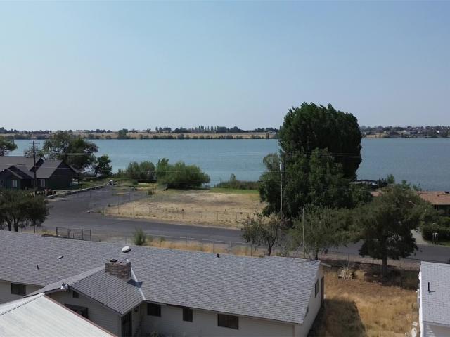 4033 Shorecrest Drive NE