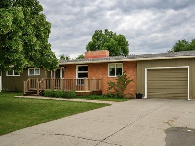 403 3rd St NW, Hazen, ND 58545
