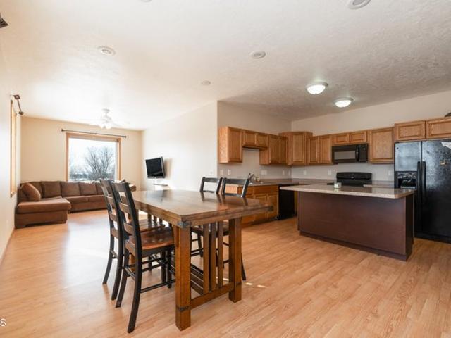 403 3rd St Apt 4, Riverdale, ND 58565