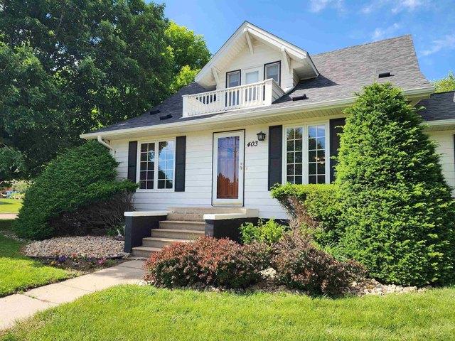 403 1st St, Hull, IA 51239