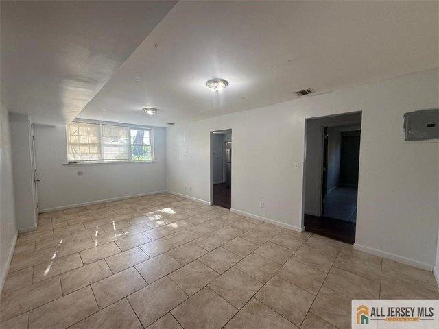 403 College Dr, Edison, NJ 08817