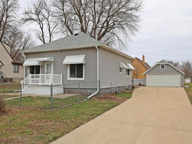403 Avenue B E, Lake Park, IA 51347