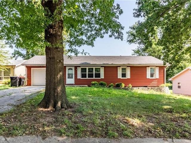 403 Benjamin Dr, Warrensburg, MO 64093