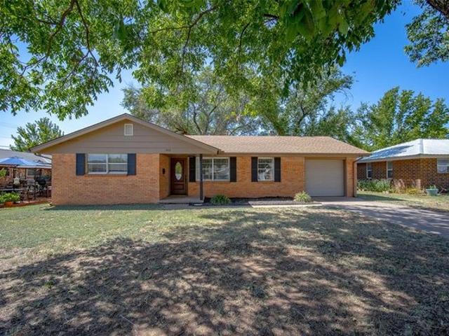 403 Garrett Ave, Lindsay, OK 73052