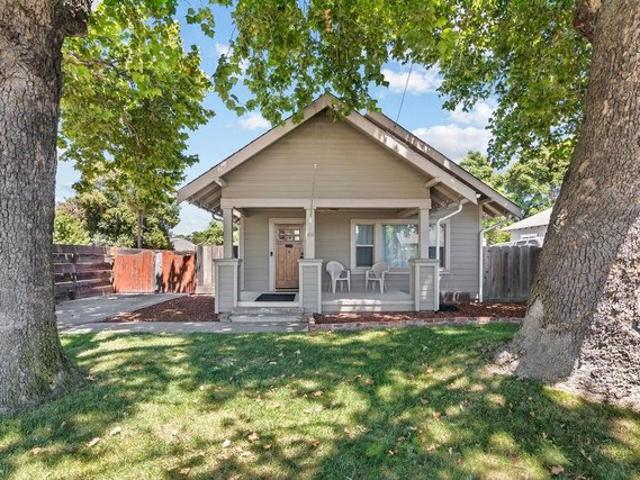 403 Davitt Ave, Oakdale, CA 95361