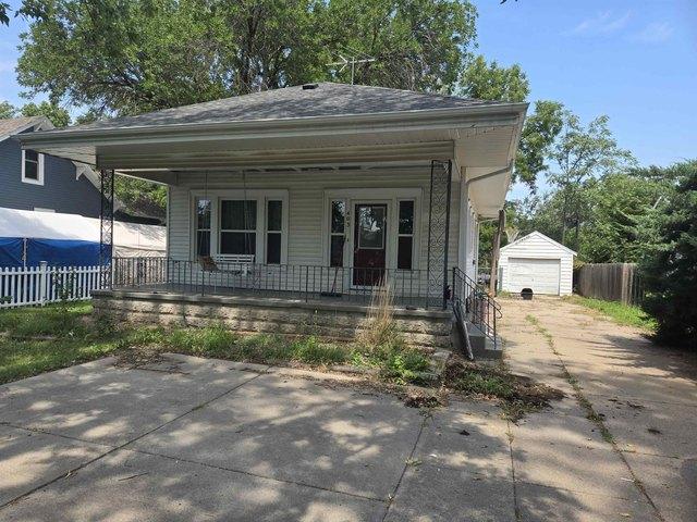 403 E 7th St, Hastings, NE 68901