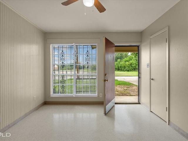 403 E 85th St, Shreveport, LA 71106 | MLS #21252 | Compass