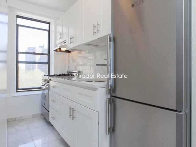 403 E 8th Street 14
