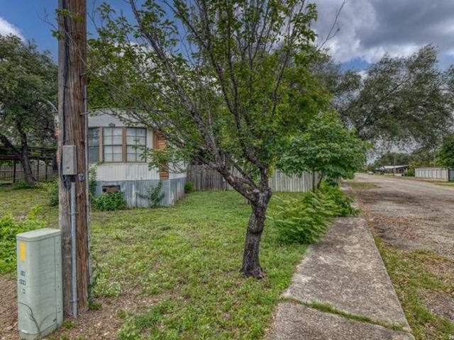 403 E Third St, Camp Wood, TX 78833
