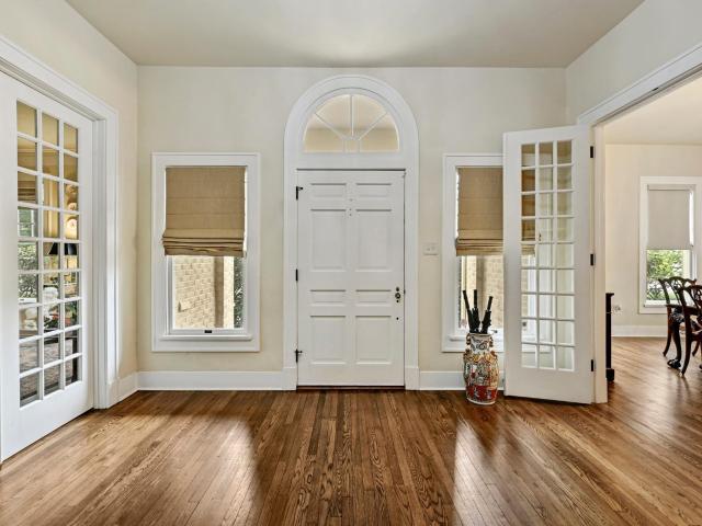 403 E Bowie St