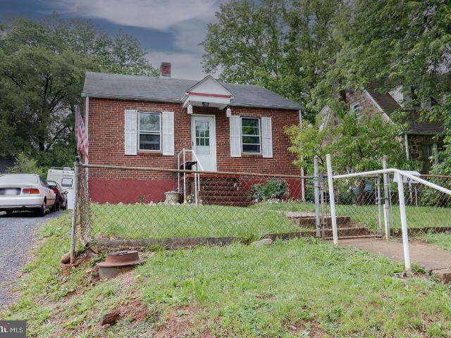 403 Kerfoot Ave, Front Royal, VA 22630 | MLS #VAWR2013 | Compass