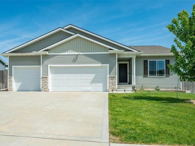 403 Lacy Cir NE, Mitchellville, IA 50169