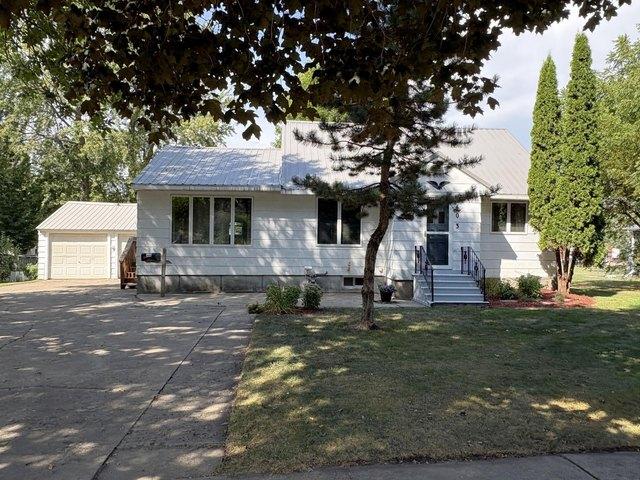 403 N 7th St, Marshall, MN 56258
