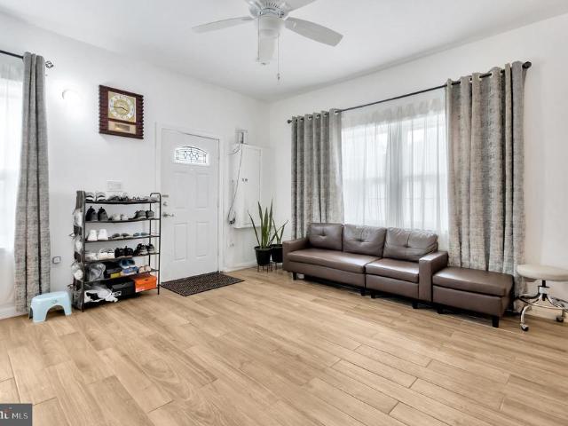 403 N Horners Lane