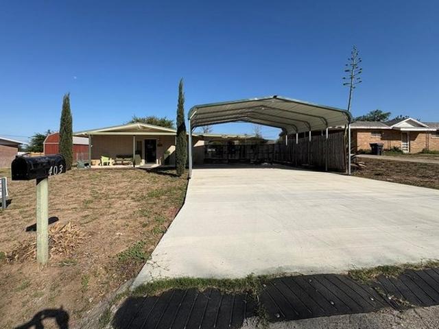 403 S 11th St, Carrizo Springs, TX 78834