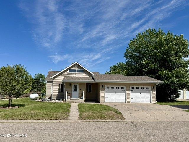 403 S Park St, Northwood, ND 58267