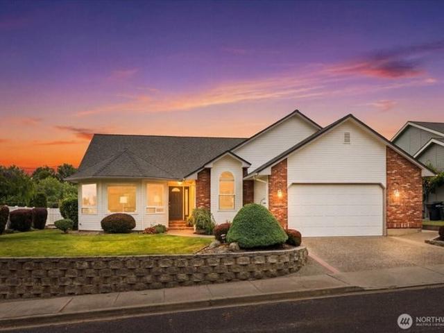 403 SE Stanford Pl, College Place, WA 99324
