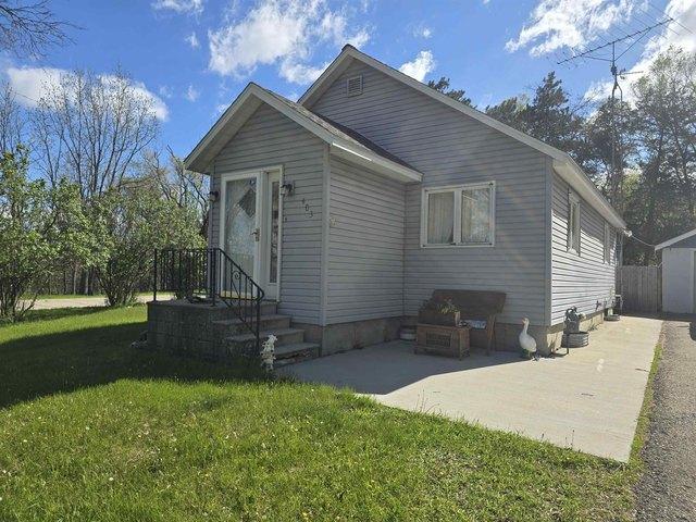 403 State St, Redgranite, WI 54970