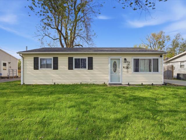 403 Sunset Dr, Le Roy, IL 61752 | MLS #12612 | Compass