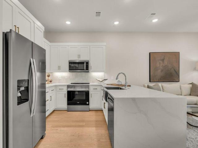403 Russell St #306