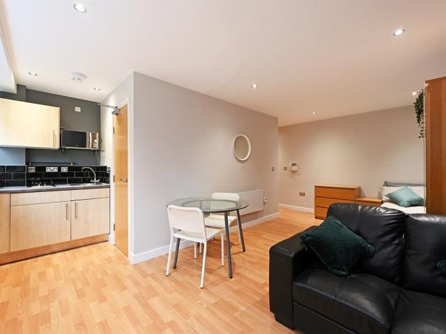 403 West One Cube, City Centre, S1
