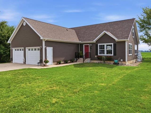 403 Tulip Dr, Three Oaks, MI 49128