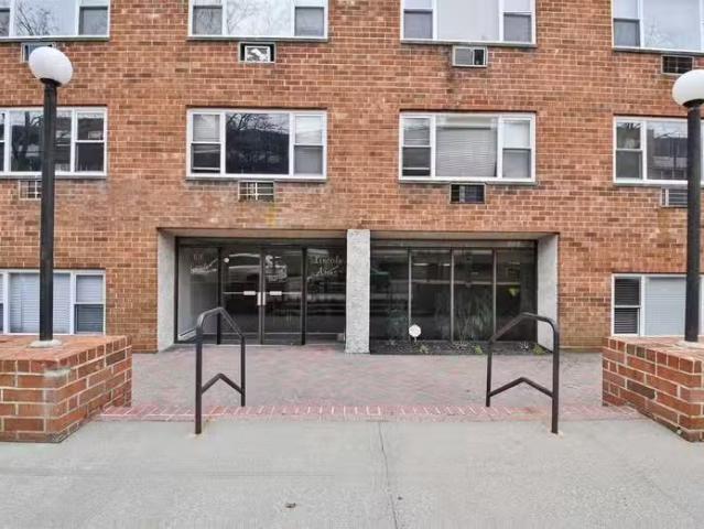 40441939 101 Lincoln Arms Apts #4a