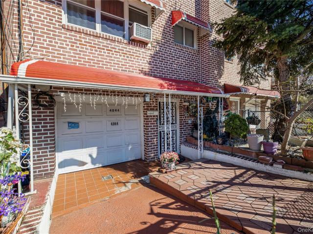 4044 Harper Avenue | Compass