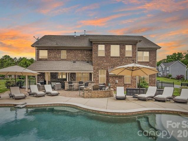 4046 Lake Prairie Dr, Matthews, NC 28104
