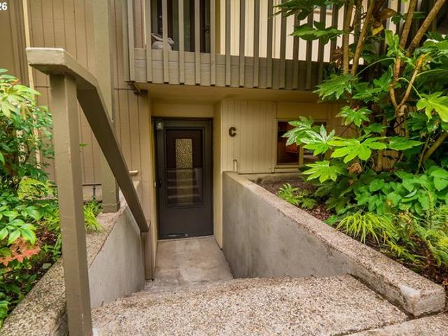 4047 Donald St Apt C, Eugene, OR 97405