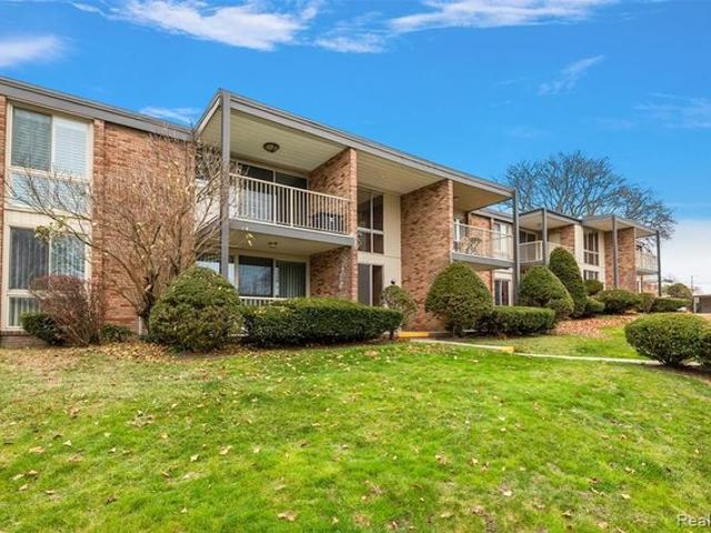 4047 W Maple Rd Unit 201, Bloomfield Hills, MI 48301